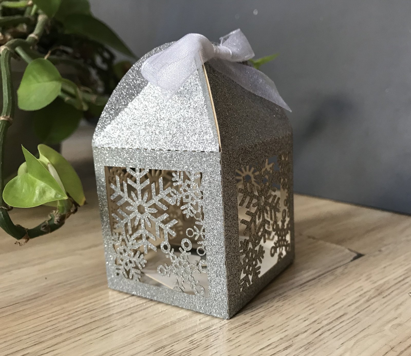 Snowflake 100pcs laser cut gift boxes,laser cut Favor boxes for ...
