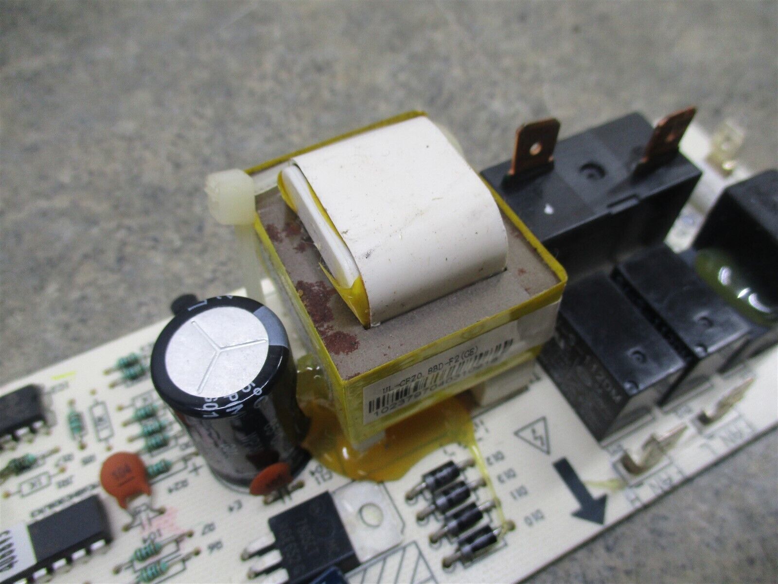 GE DEHUMIDIFIER CONTROL BOARD 7 X 2 3/8 PART # AHH40LKG1 - Washer ...