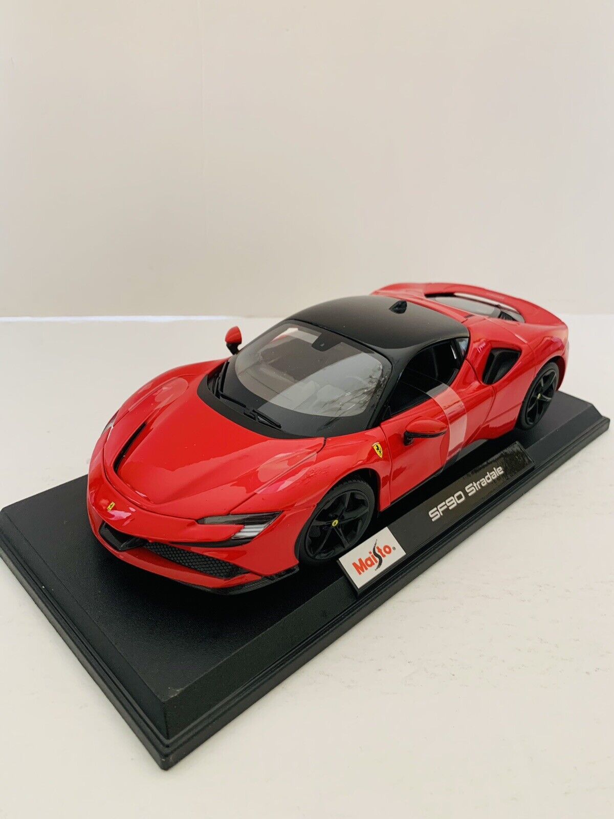 Maisto Ferrari SF90 Stradale 1:18 Diecast Red Car Figure - Contemporary ...
