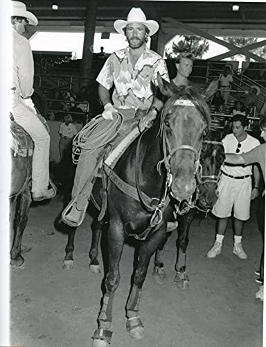 Lee Horsley on horse 7x9 ORIGINAL Photo #X0459 - Action Figures