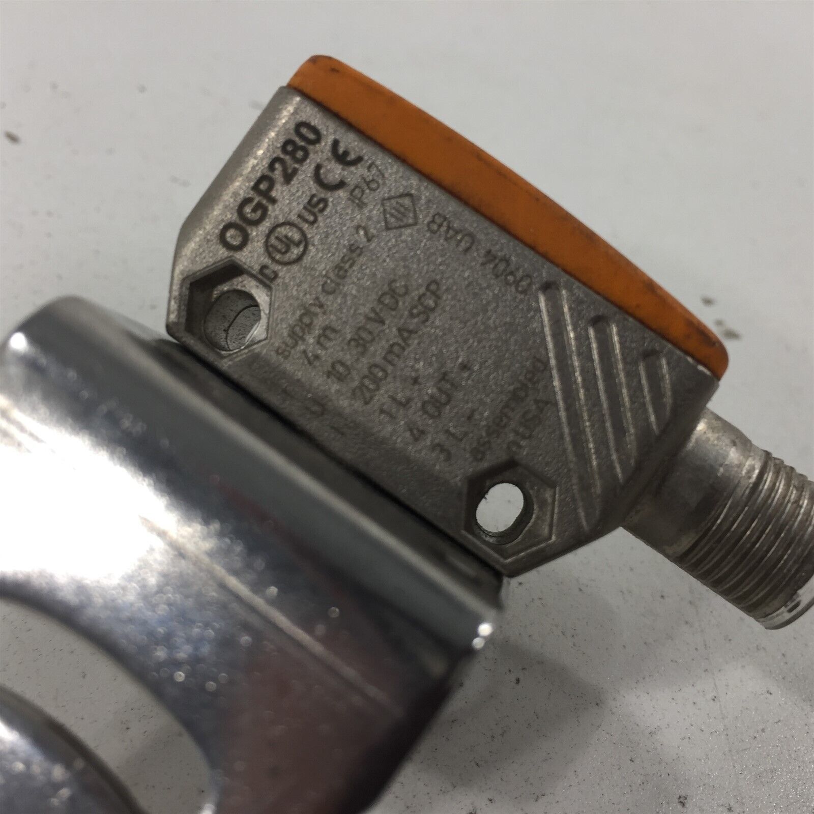 IFM Efector OGP280 Sensor With Mounting Bracket - Proximity Sensors