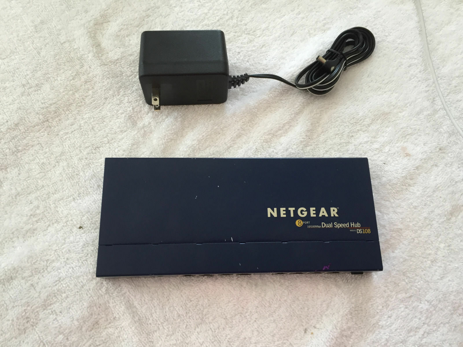 DS108 NETGEAR console wP ethernet switch Dual Speed Hub 10/100 MBPS ...