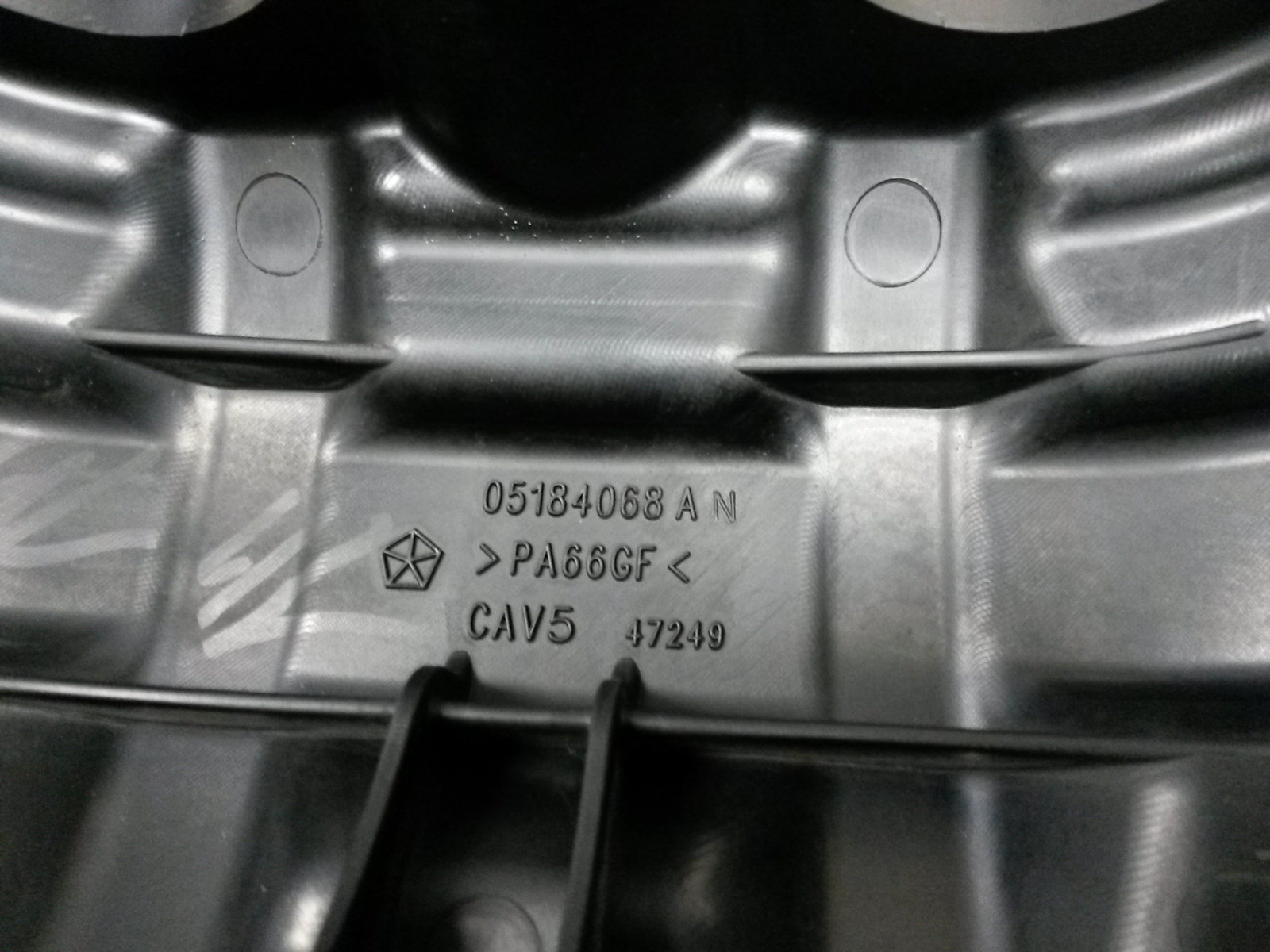 Right Valve Cover For 14-17 Dodge Journey 3.6 05184068AN - Rocker ...