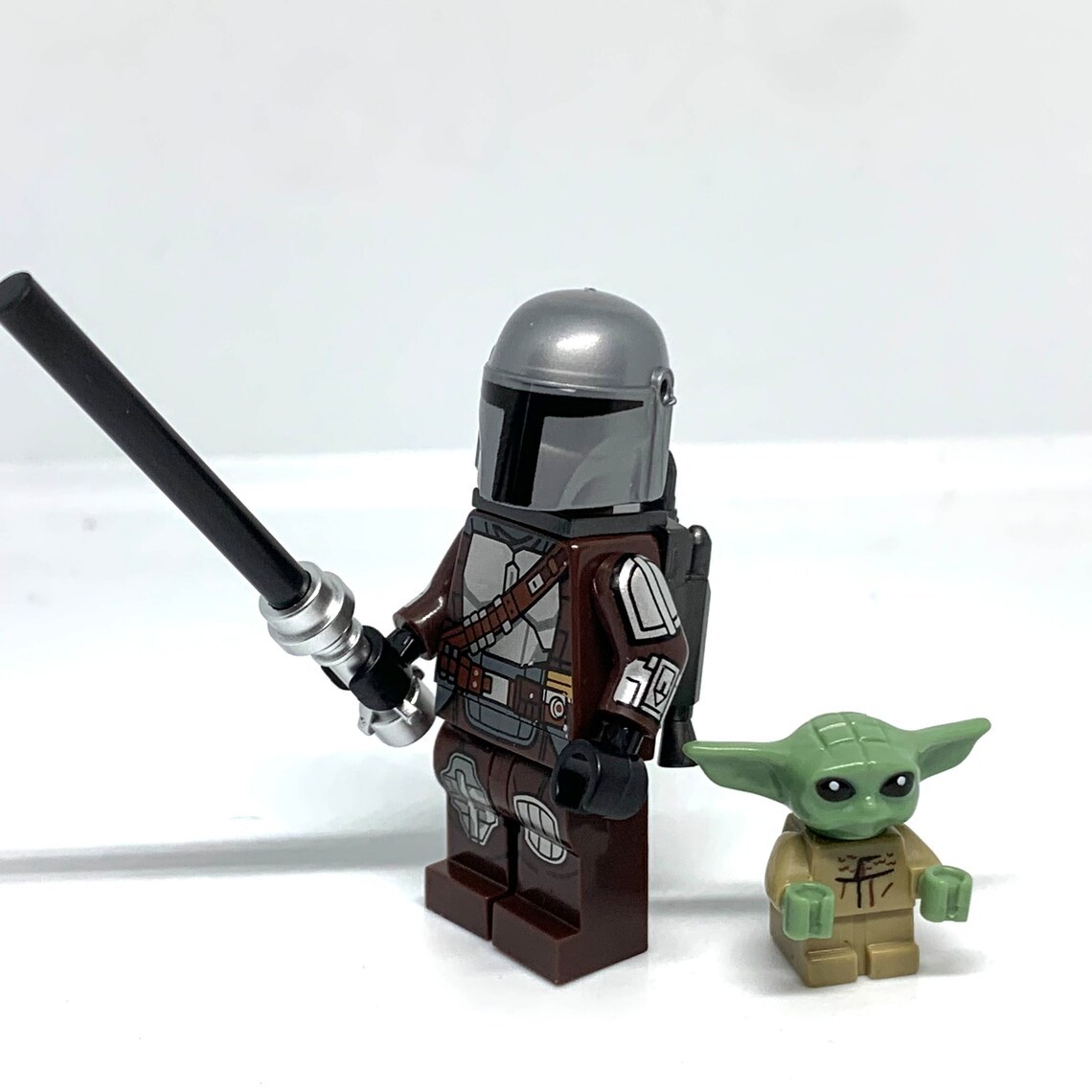 Star Wars The Mandalorian and Grogu Baby Yoda Minifigures Weapons ...