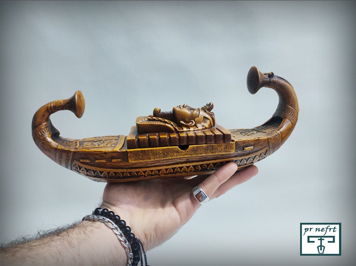 King Tutankhamun's boat, sun boat, Egyptian boat. A unique pharaonic ...