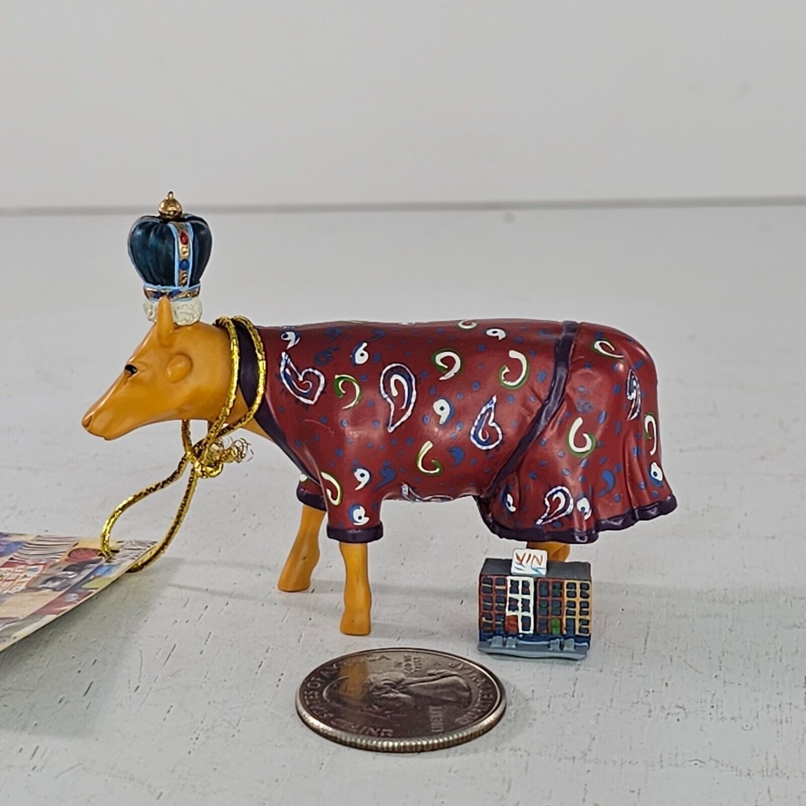 Cow Parade Mini Moo The Queen Of Queens Figurine #23150 - Figurines
