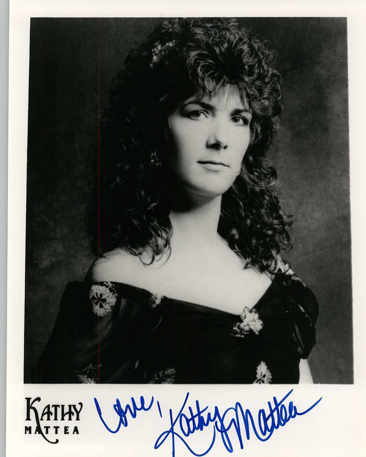 Kathy Mattea Signed Autographed Glossy 8x10 Photo - Photographs