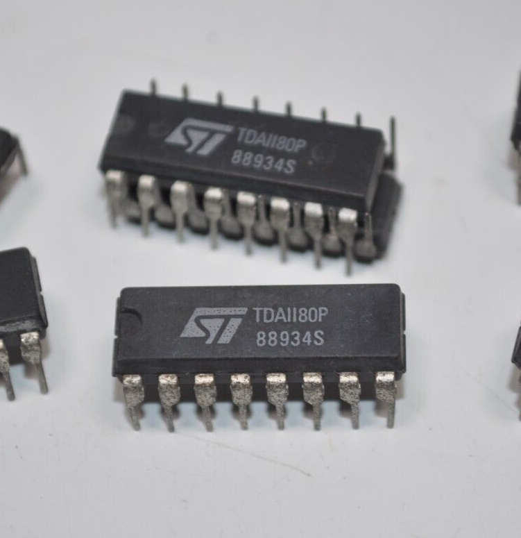 Lot of 8 NEW TDA1180P / TDA1180 / ST Micro TV HORIZONTAL IC Chips - Everything Else