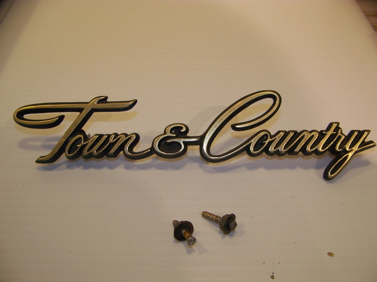1969 CHRYSLER TOWN & COUNTRY EMBLEM OEM #2902894 - Other Car & Truck ...