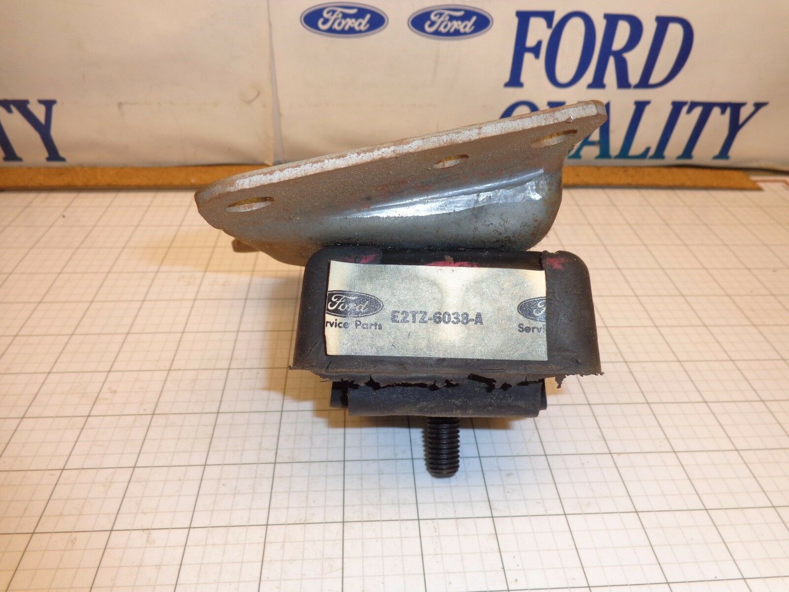 FORD OEM NOS E2TZ-6038-A Motor Mount RH Some F100 82 83 3.8 Engine ...