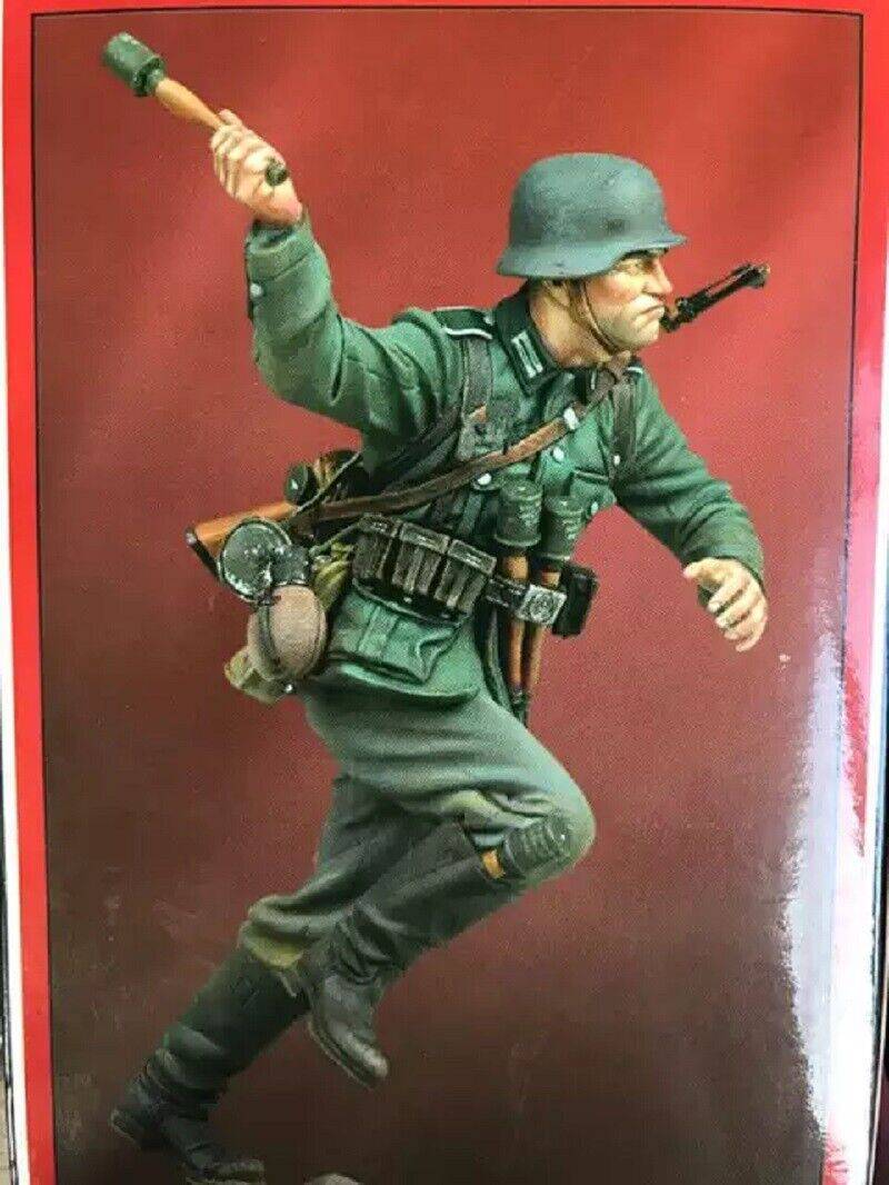 1/18 90mm Resin Model Kit German Soldier Throws a Grenade WW2 Unpainted ...