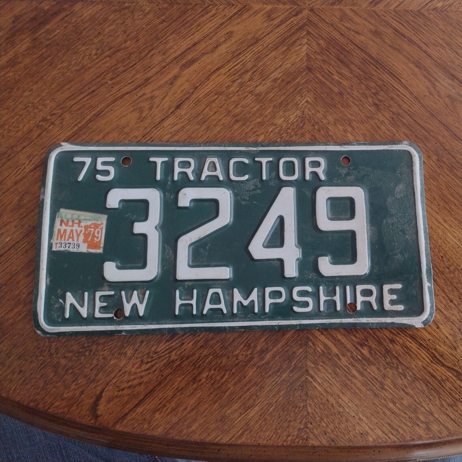 1975 New Hampshire Tractor License Plate NH - Automobilia