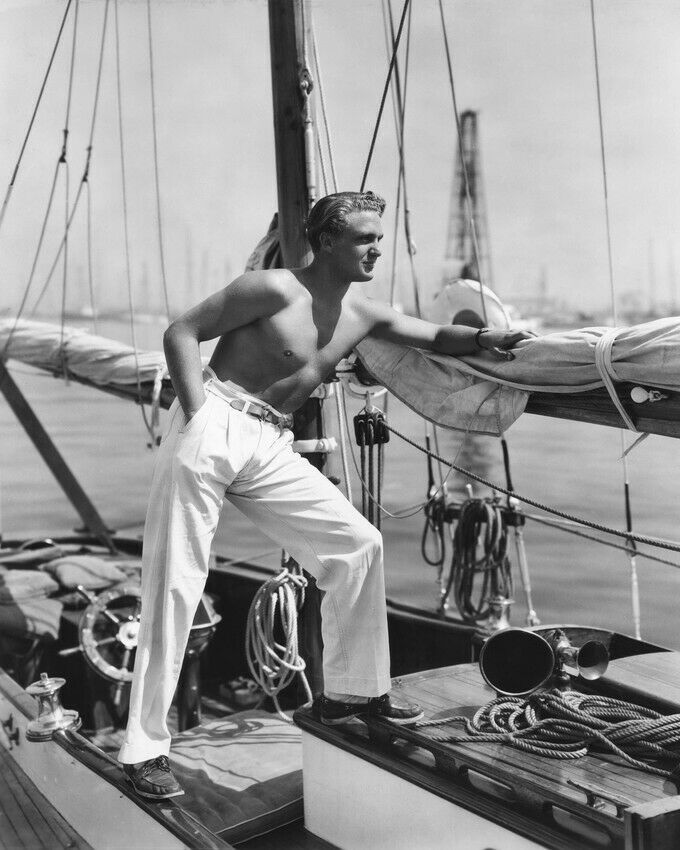 ROBERT STACK VINTAGE 1941 BARE CHESTED ON YACHT UNIVERSAL PIN UP 8X10 ...