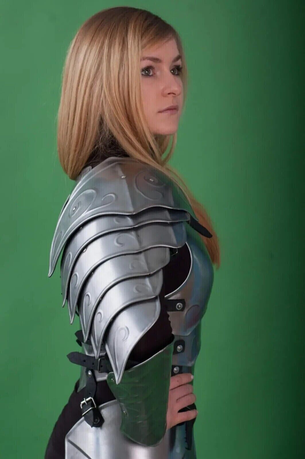 Medieval Replica Chest Armor with Pair of steel shoulders "Queen of the ...