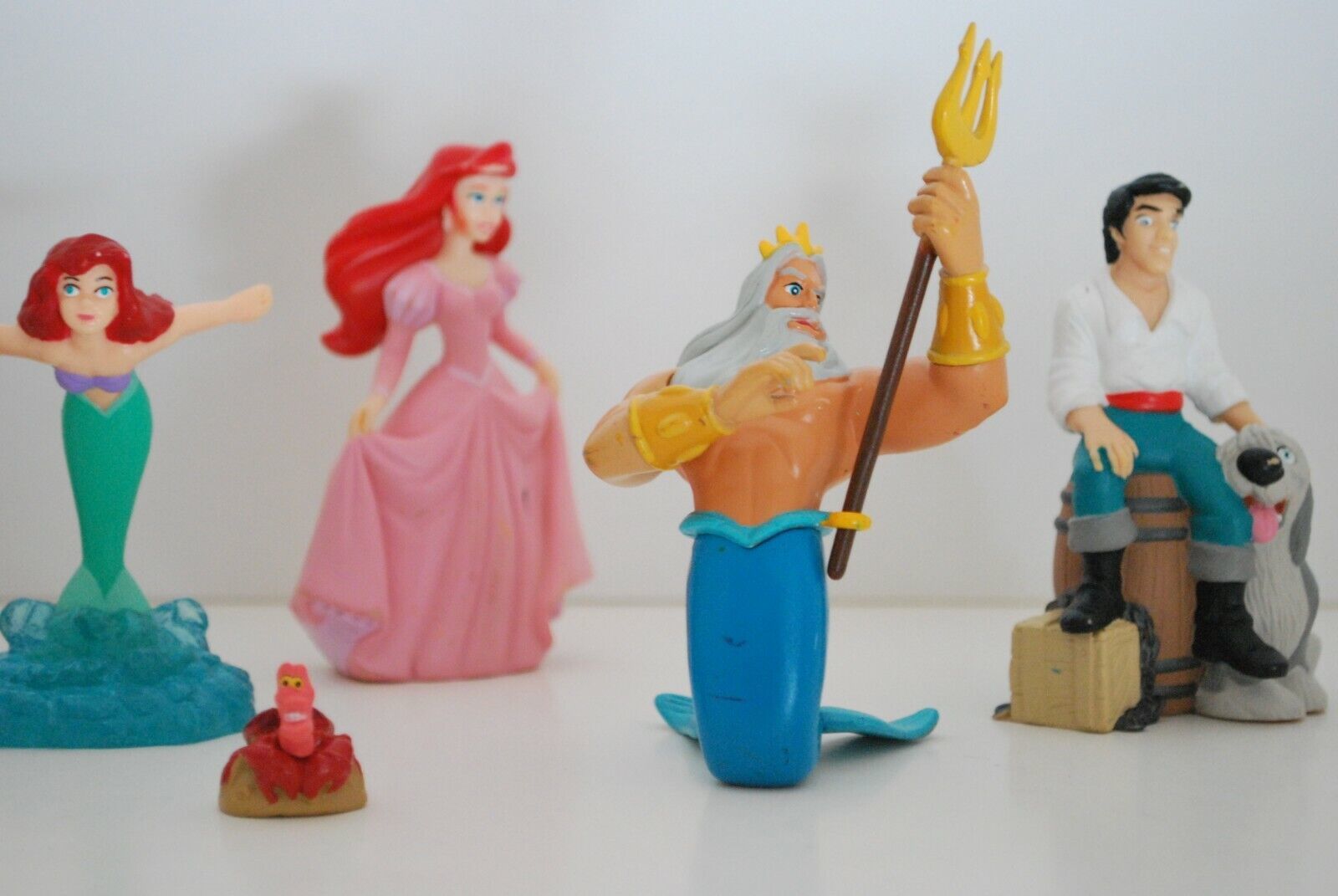 DISNEY HUGE LOT OF 34 LITTLE MERMAID FIGURENES ARIEL FLOUNDER ERIC KING ...