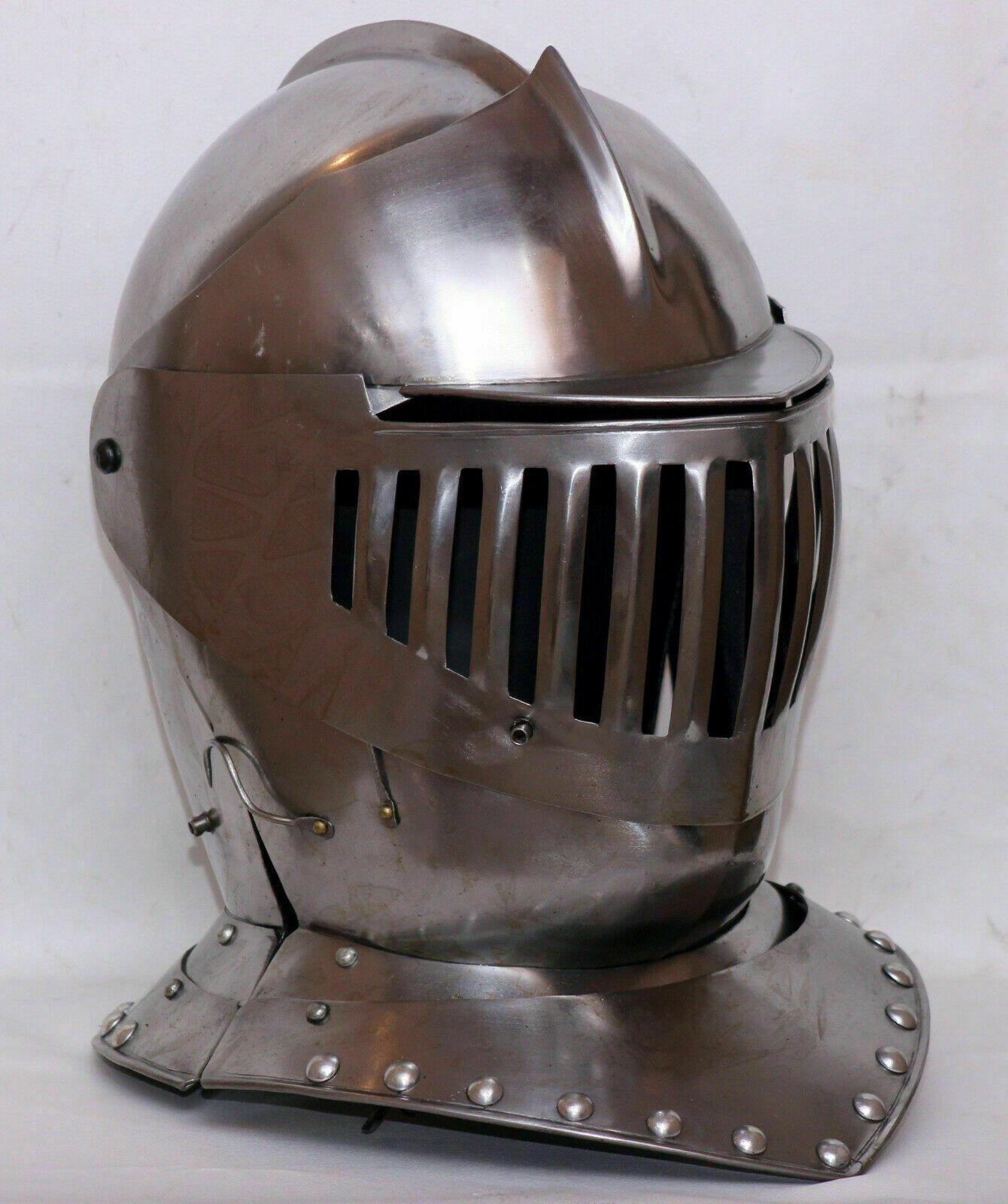 Medieval steel Closed Armor Helmet Knight Warrior Bettle Helmet Costume ...