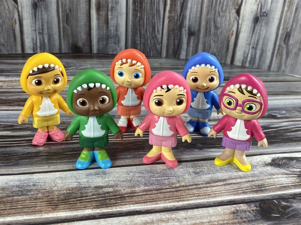 COCOMELON SET OF 6 FAMILY & FRIENDS SHARK PACK - Action Figures