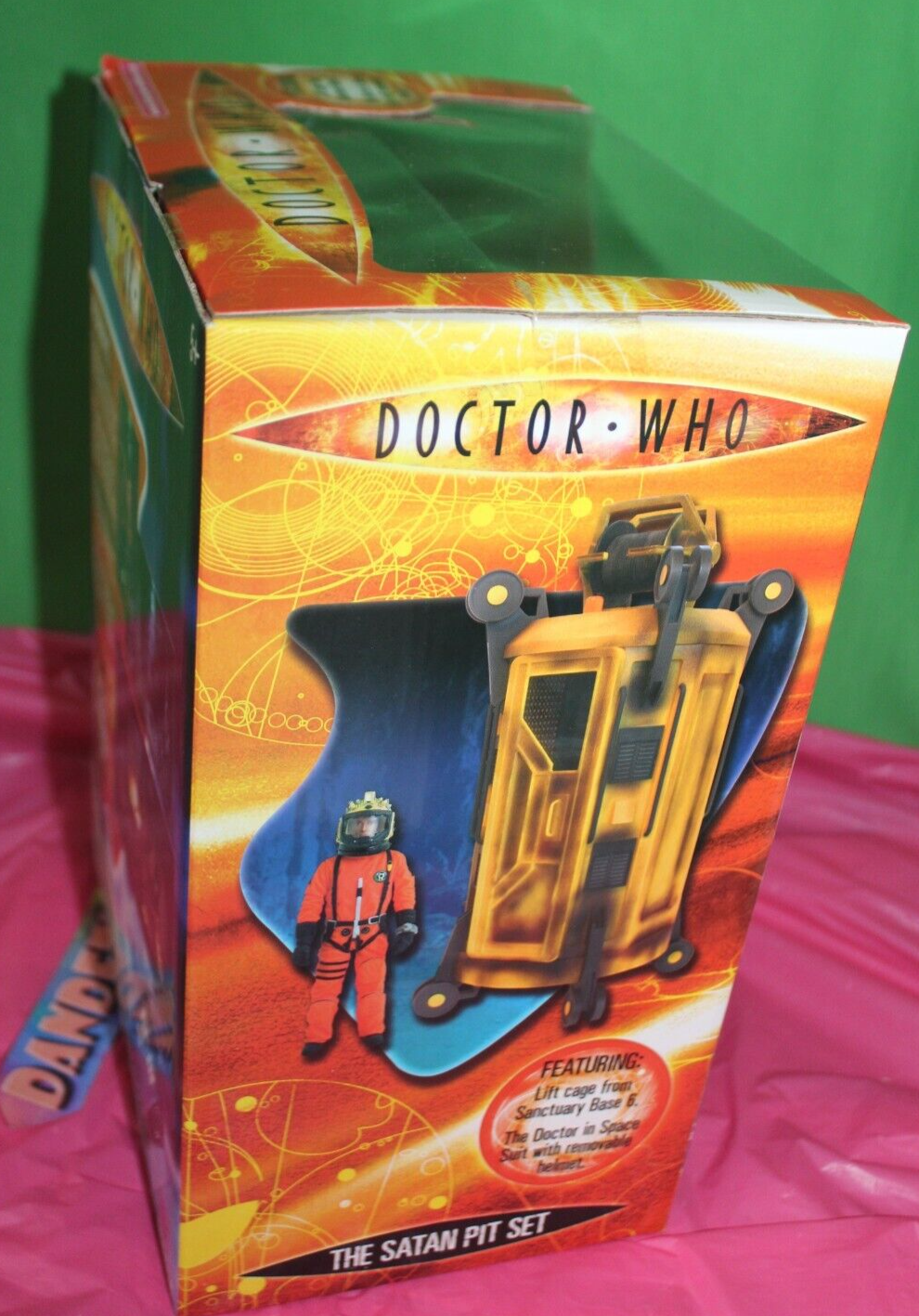 BBC Doctor Who The Satan Pit Set 02486 Lift Cage And Spacesuit Dr. 2004 ...