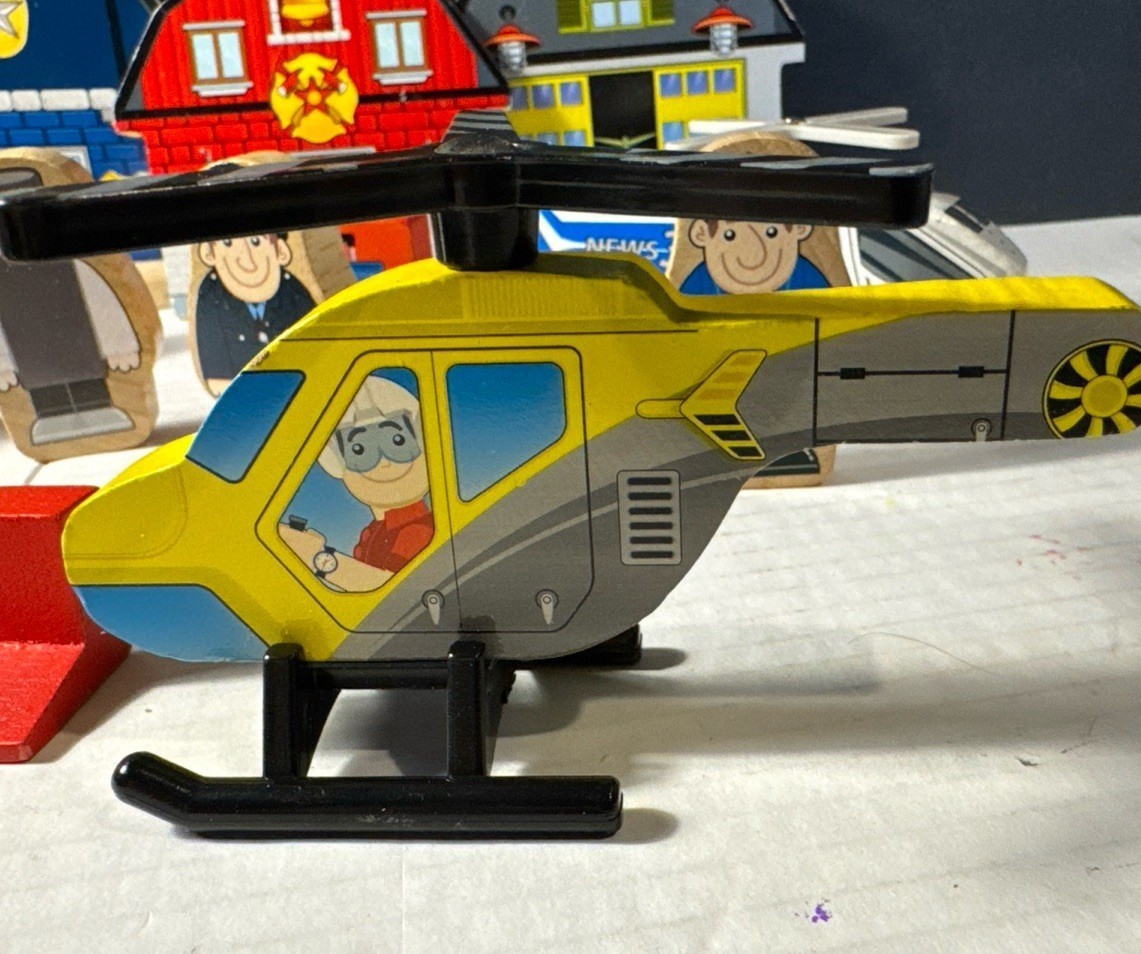 17 Thomas & Toys R Us Wooden Railway Figures 1 Train 2 Helicopters ...
