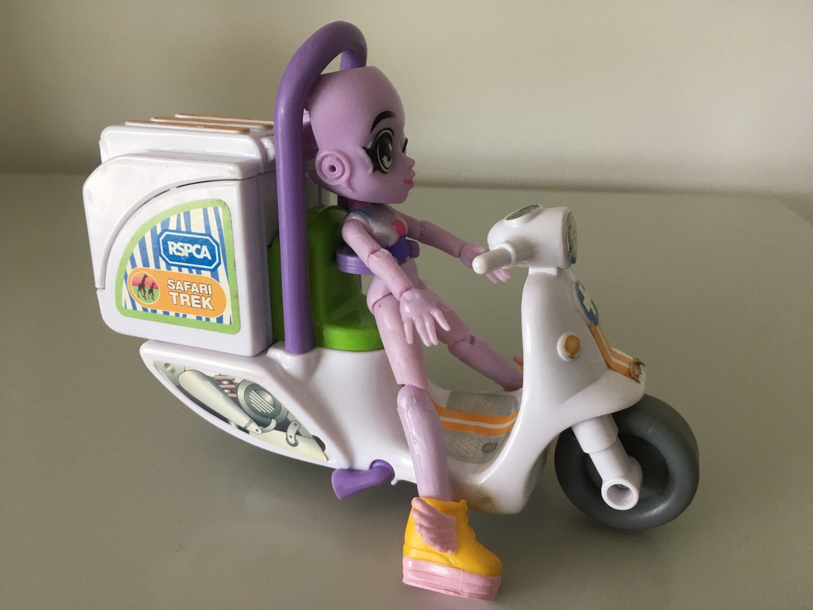 TOY - RSPCA SAFARI TREK SCOOTER WITH FIGURINE - Action Figures