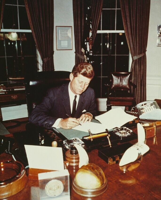 PRESIDENT JOHN F.KENNEDY COLOR 8X10 PHOTOGRAPH - Photographs