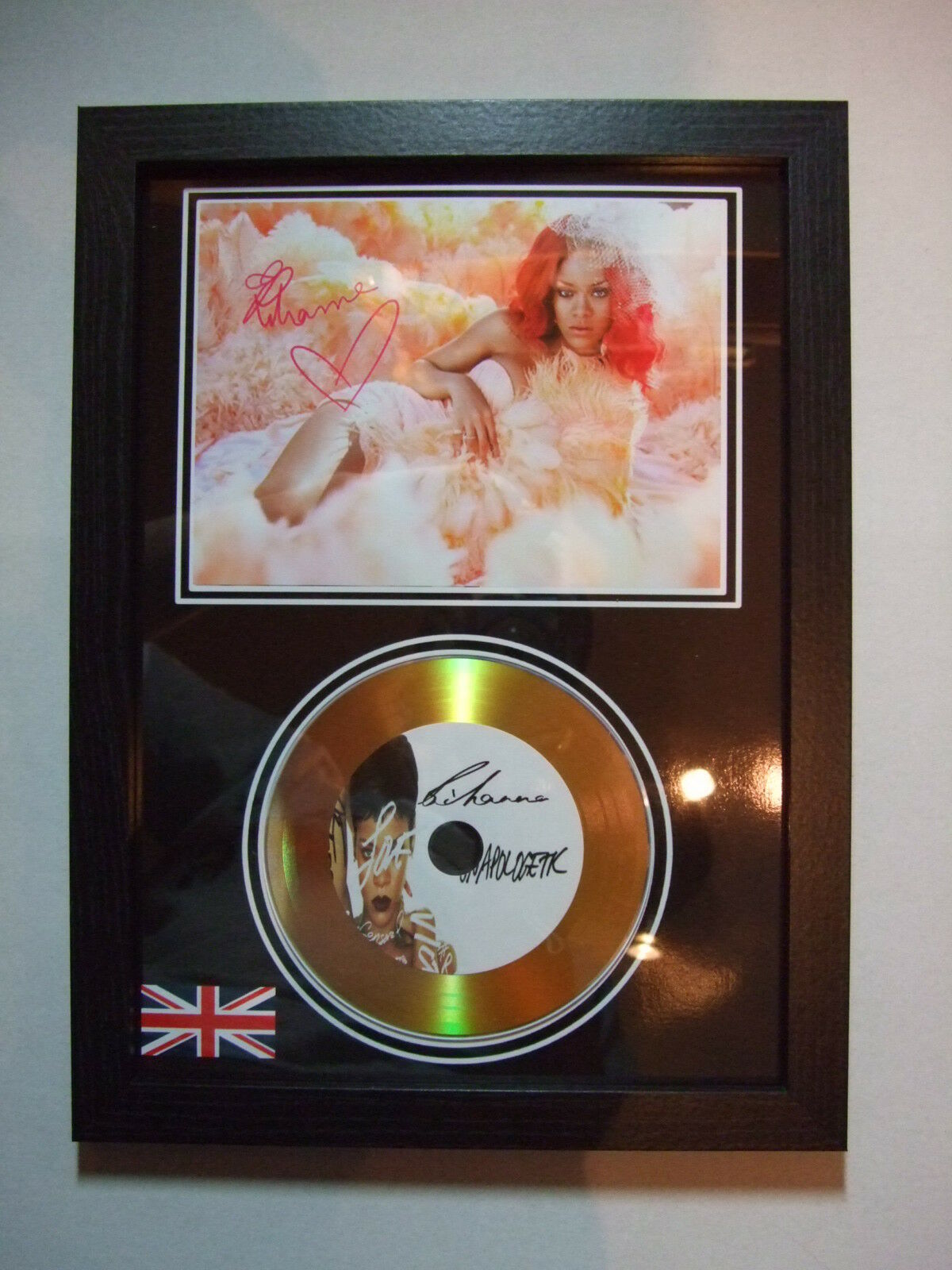 RIHANNA SIGNED FRAMED GOLD CD DISC 0 - Everything Else