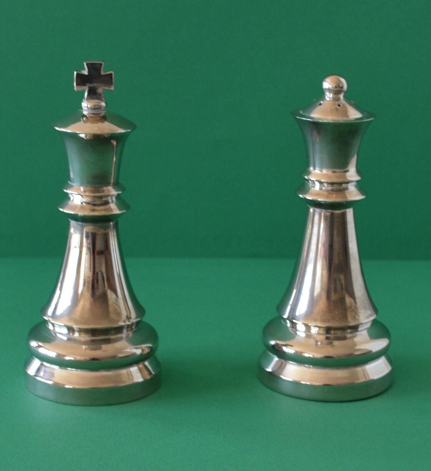 Salt & Pepper Shaker Towle Chess King & Queen Silver Plated - Collectibles