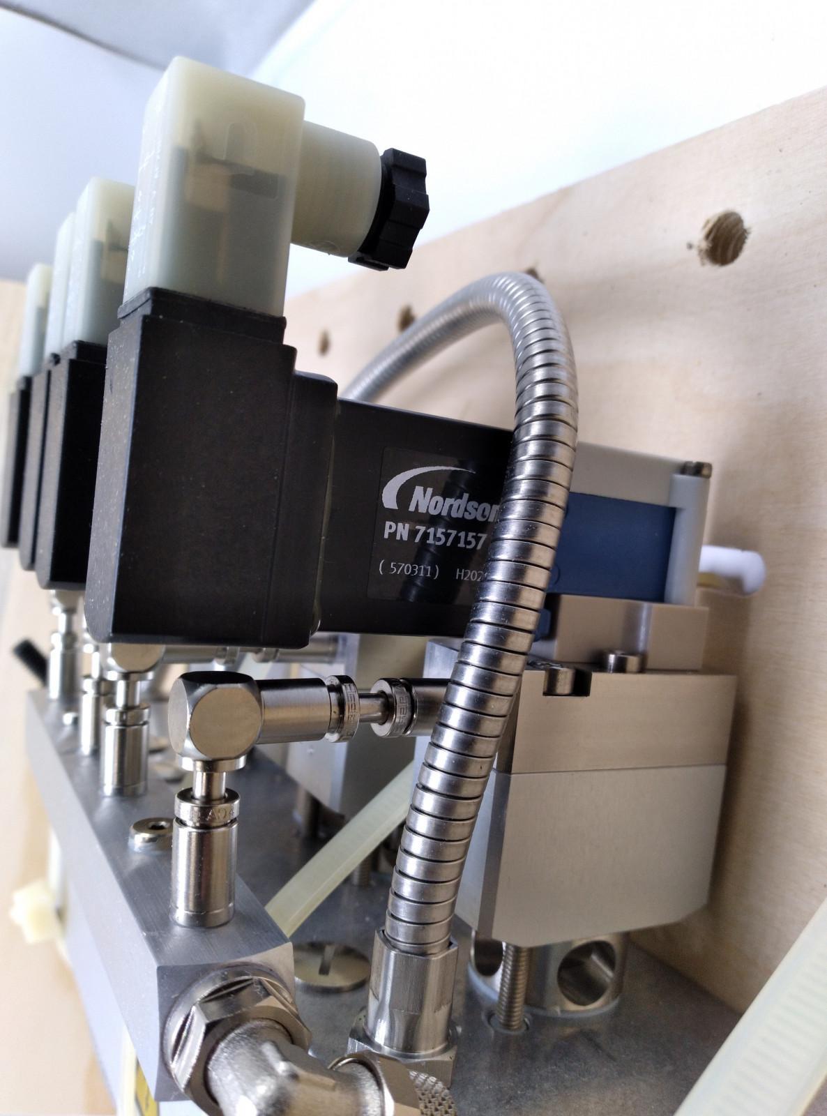 Nordson 7566582 Speed-Coat® Hot Melt Applicator W/4 Modules - Hot Glue Dispensers