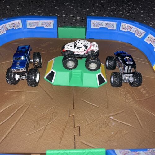 MONSTER JAM -Monster Dirt Arena Playset Max-D & (Kinetic Sand) missng 1 ...