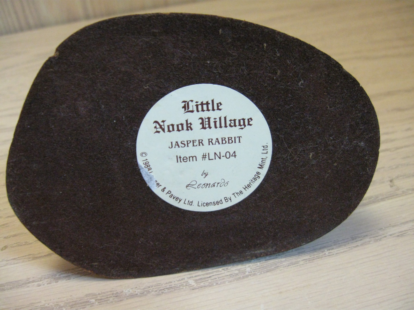 Leonardo Figurine Jasper Rabbit Little Nook Village LN-04 1988 ...