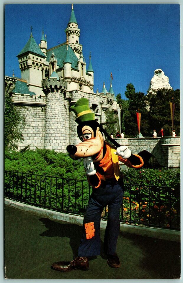 Goofy In Fantasyland Sleeping Beauty Castle 1982 Chrome Postcard J2 ...