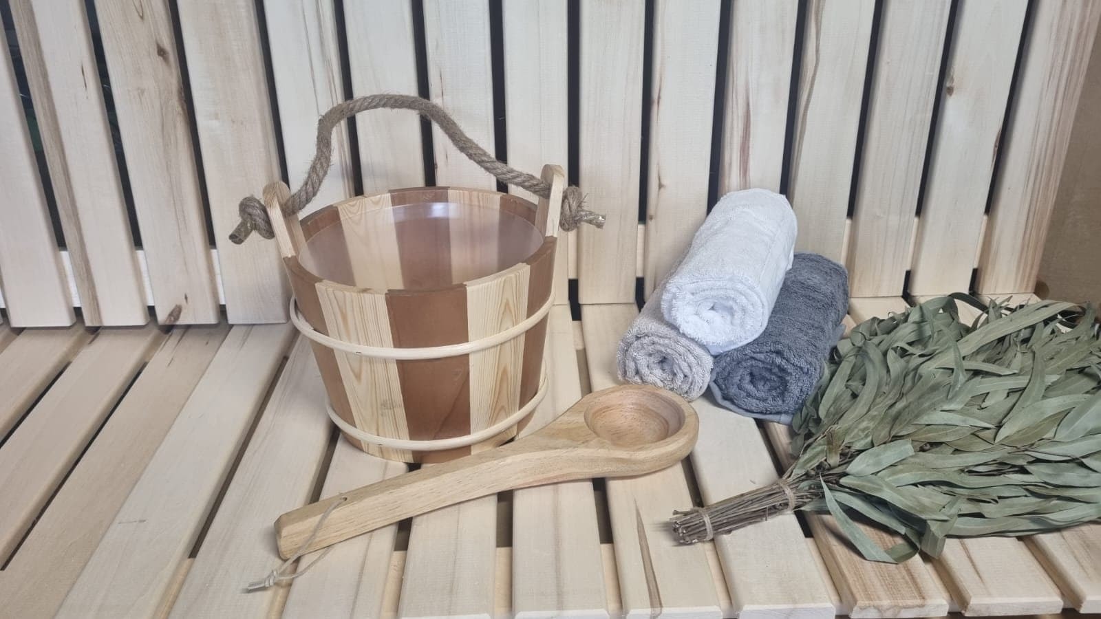 Sauna Harmony: 4-Liter Wooden Bucket with Plastic Insert and Wooden ...