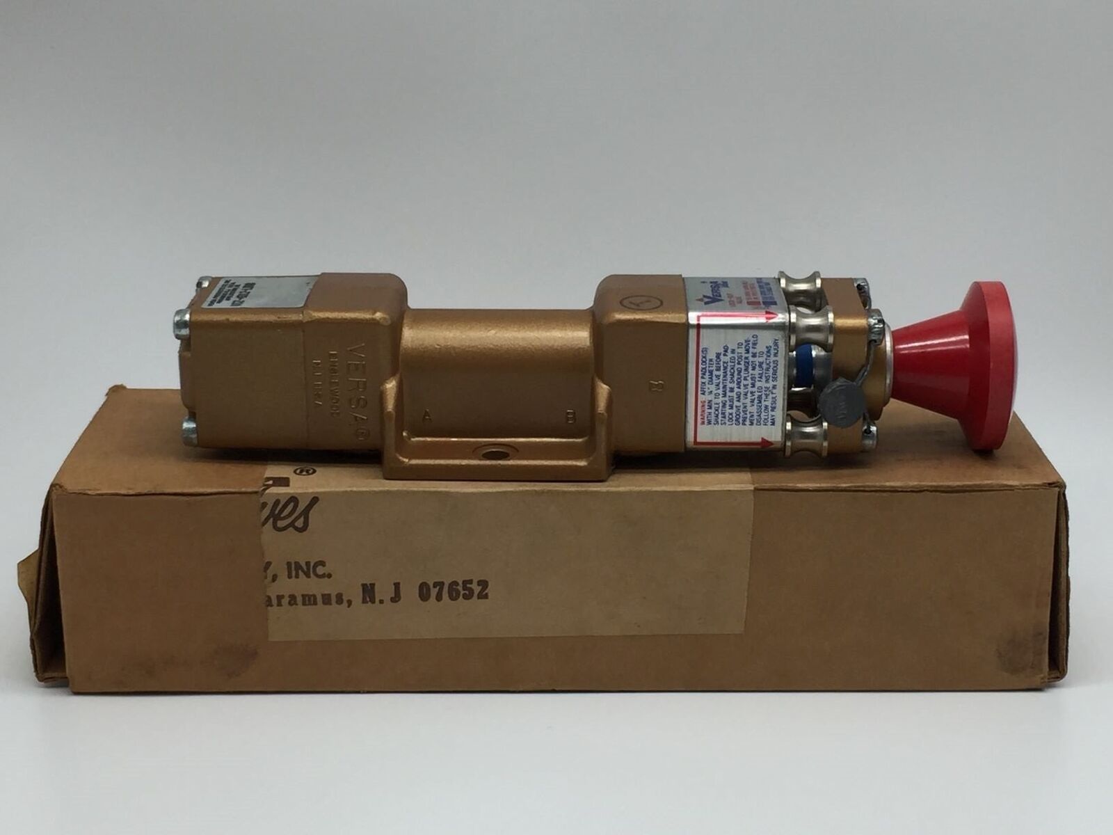 NEW VERSA VALVES VIZ-4312-LOVB LOCK OUT VALVE 1/4NPT - Everything Else