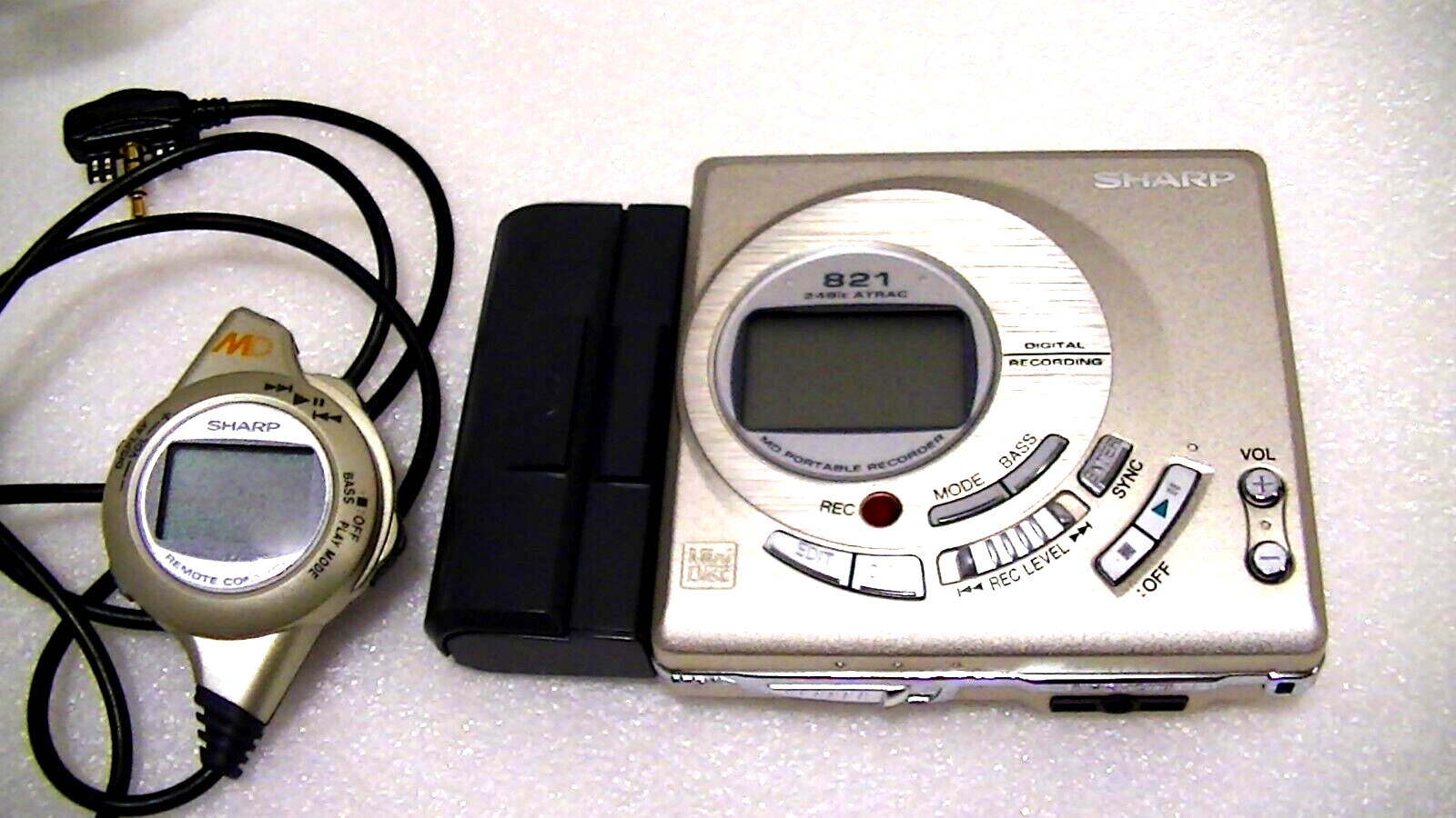 Restored VINTAGE SHARP MINIDISC WALKMAN PLAYER RECORDER MT821, Works ...