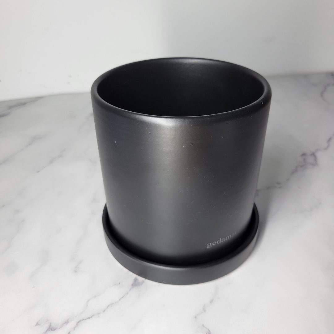 gedamari Flowerpots Elegant black indoor plant pot with base - Every ...