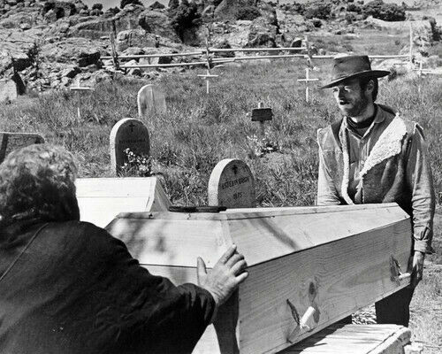 CLINT EASTWOOD A FISTFUL OF DOLLARS HOLDING COFFIN PRINTS AND POSTERS ...
