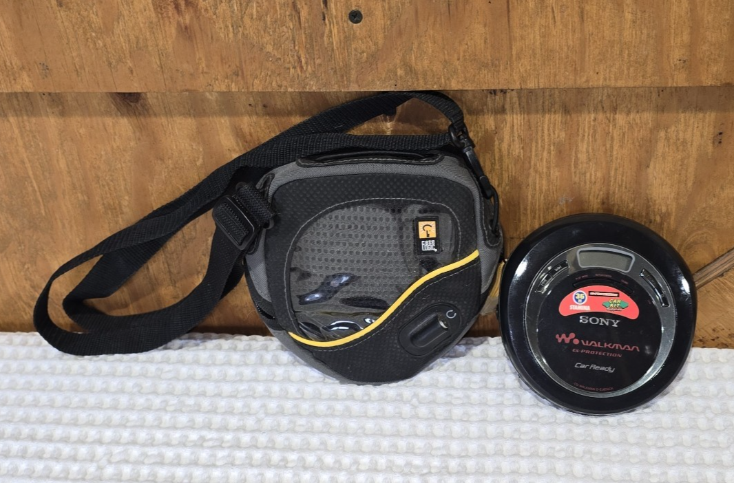 Sony D-EJ626CK Discman Portable CD Walkman Player in Case Logic Case ...