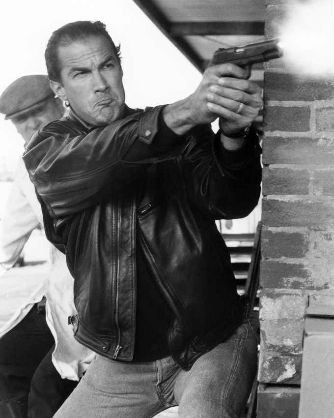 Steven Seagal 16x20 Poster great pose firing gun - Photographs