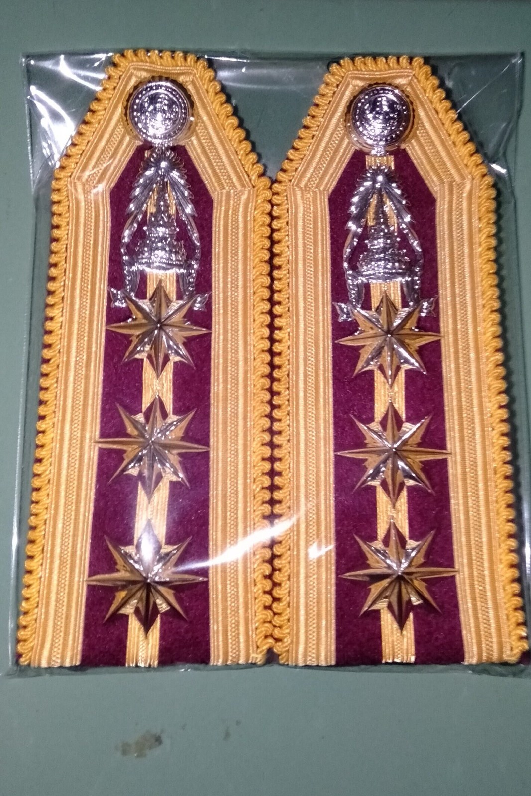 The rank of office for the Police Colonel shoulder boards of The ...