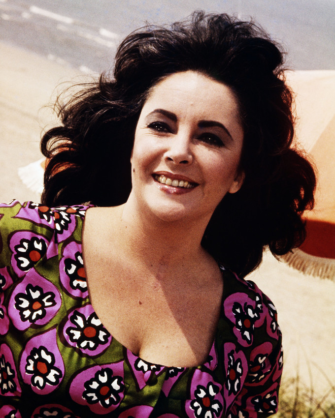 Elizabeth Taylor 16x20 Poster smiling late 1960's portrait - Photographs