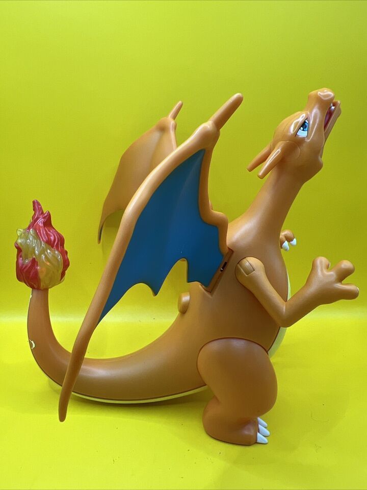 2022 Pokemon Flame & Flight Charizard Deluxe 8" Figure Lights Motion ...