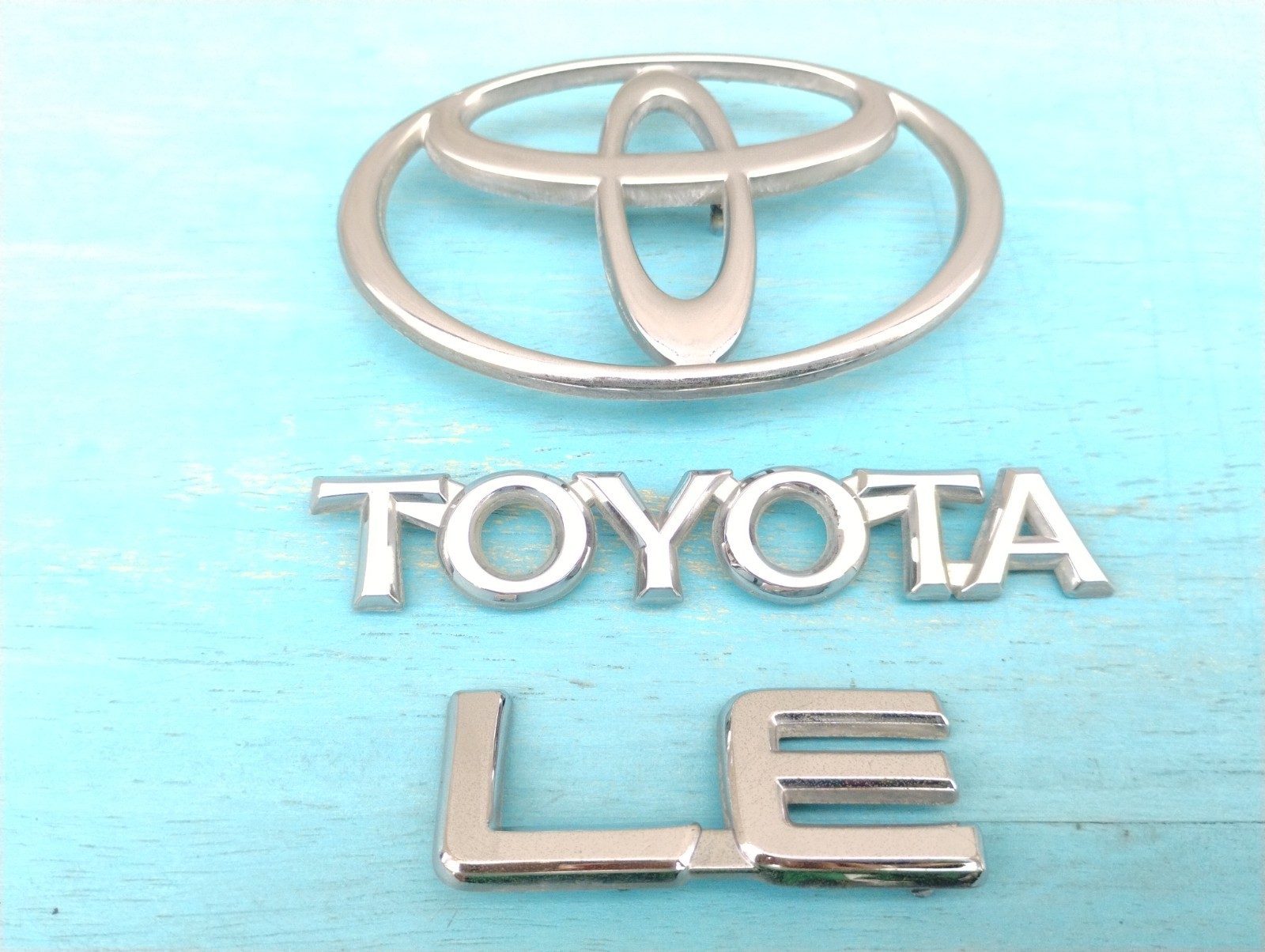 Toyota Camry LE & Logo Trunk Emblems (3 Pieces) - Emblems