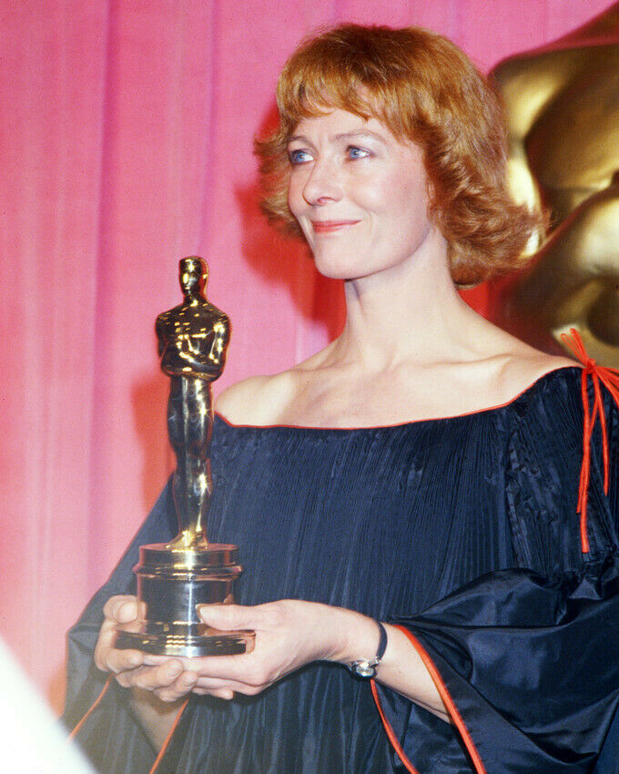 Vanessa Redgrave Photograph With Oscar Academy Award Color