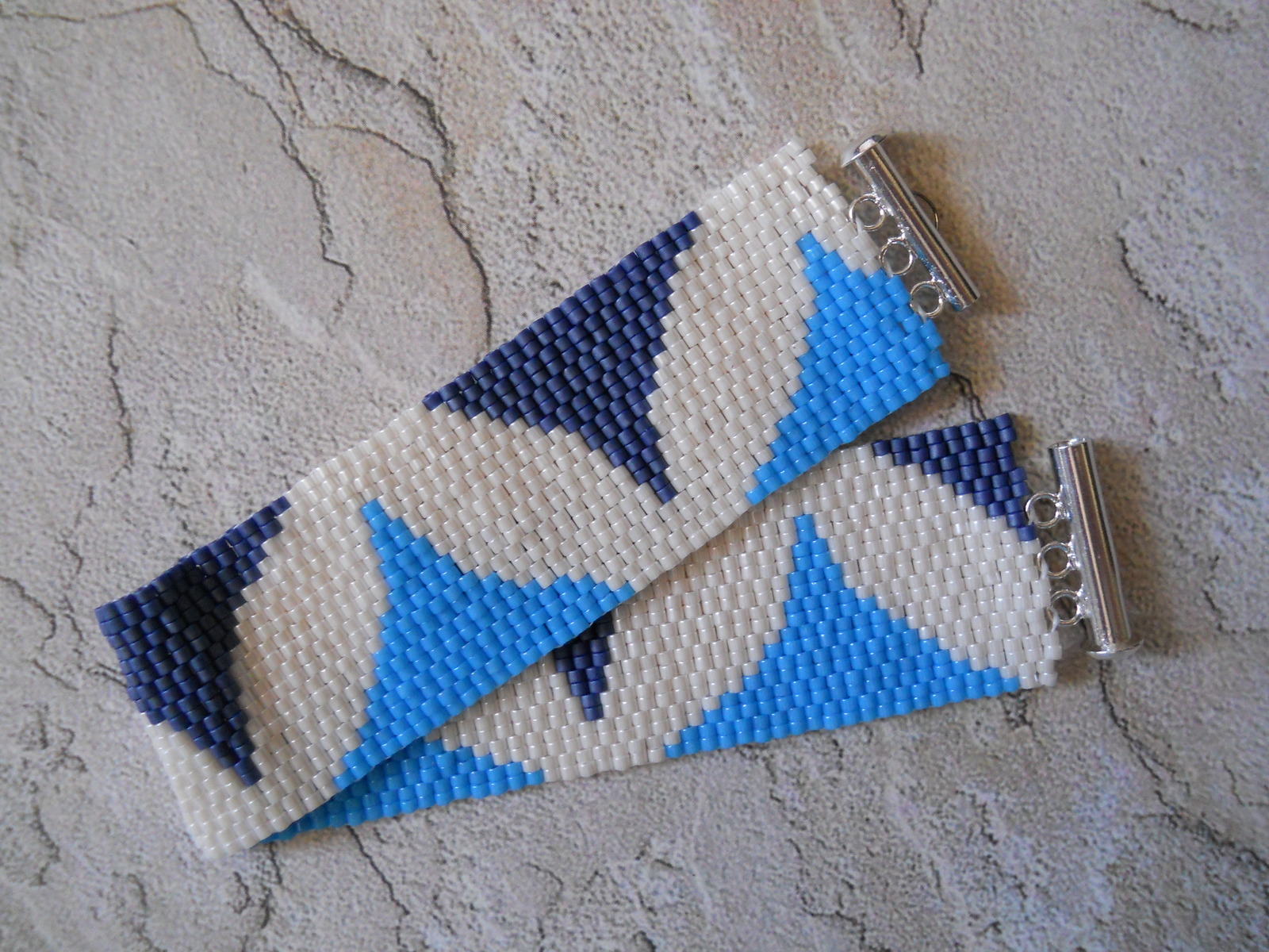 Bracelet: Turquoise / Dark Blue / White Streamer Motif, Peyote Stitch ...