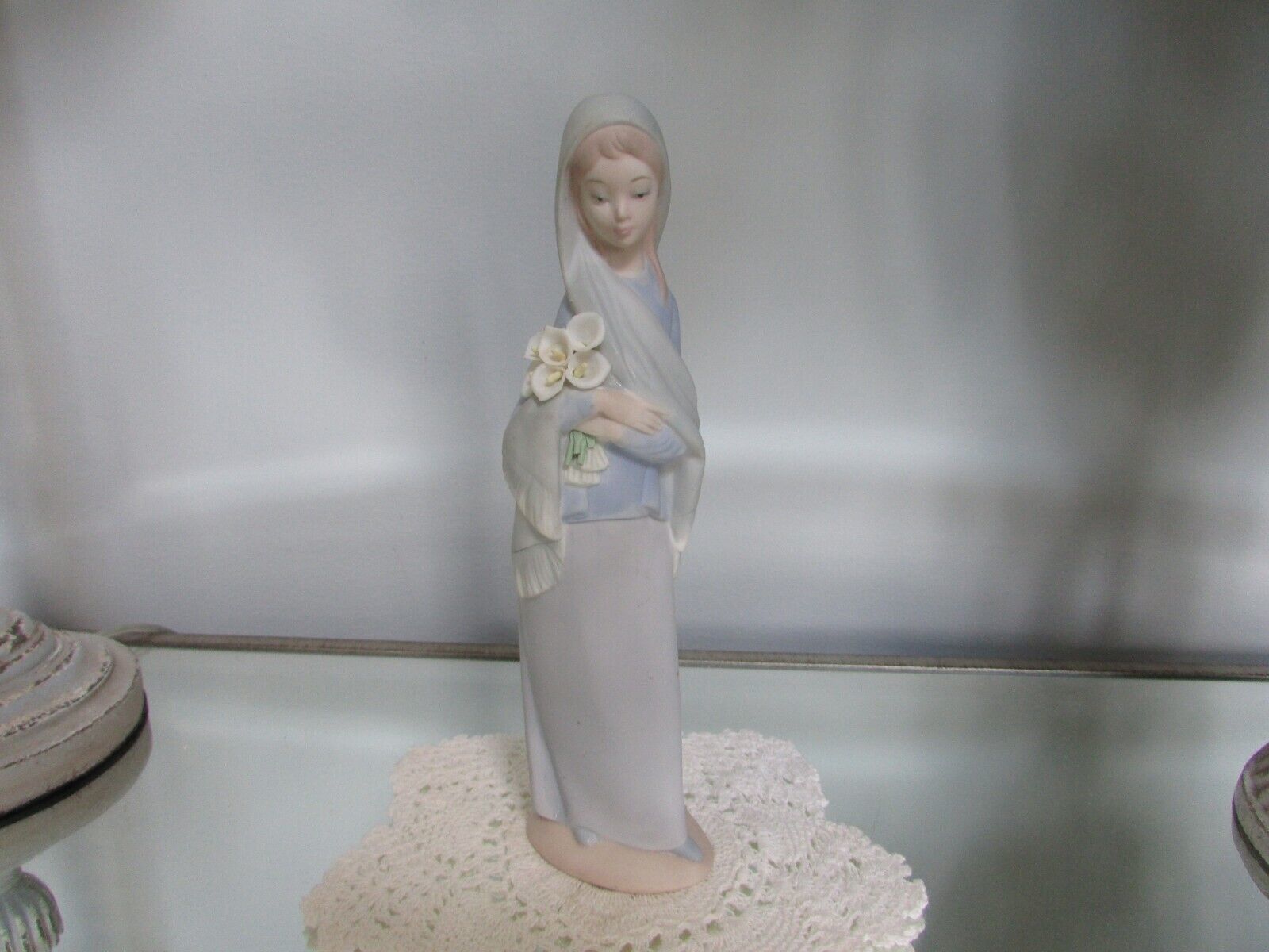 Lladro 4650 Girl with Calla Lillies Daisa Spain 9" H - Sculptures ...