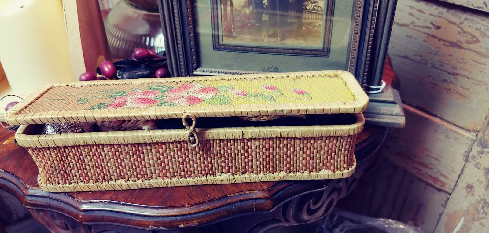 Vintage Lot of scarves (3), garters (3) in a woven keepsake box Hand ...