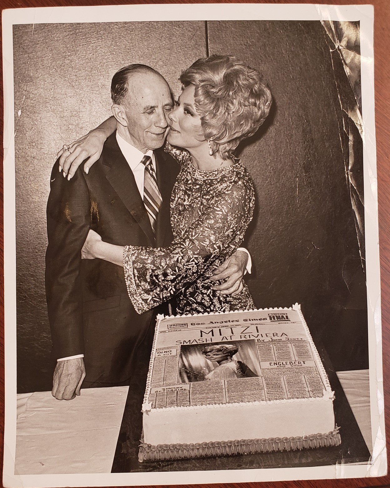 Mitzi Gaynor honored at Smash at Riviera with cake Vintage Press Photo ...
