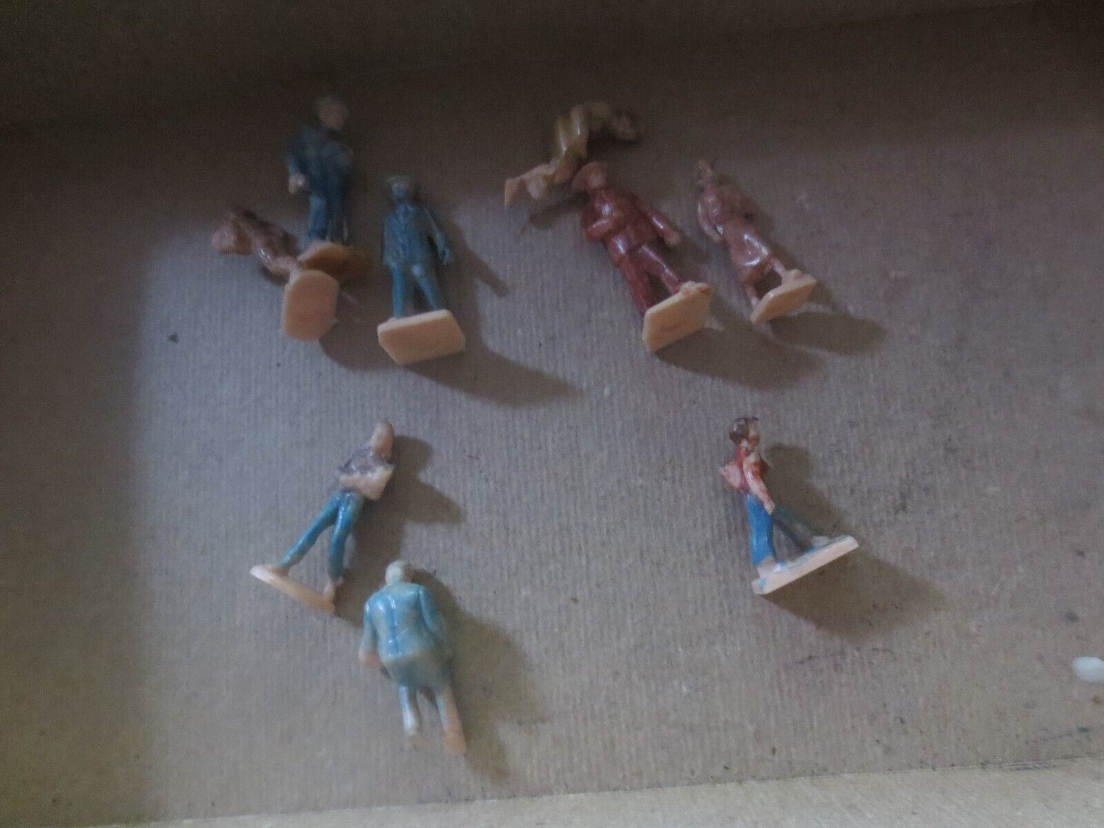 Bachmann Plasticville 1915:200 O/S Scale Citizens with Box 9 People ...