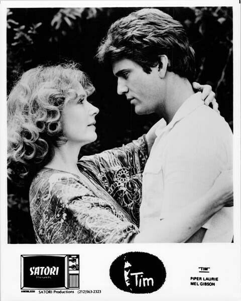 Tim 1979 Piper Laurie embraces Mel Gibson original 8x10 inch photo ...