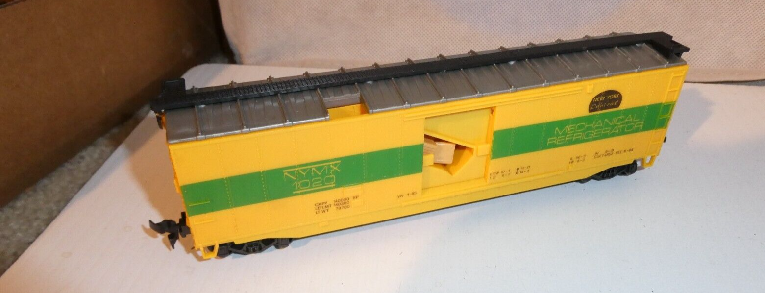 Vintage 1980s HO Scale Lima NYC Mechanical Reefer Car with Crates ...